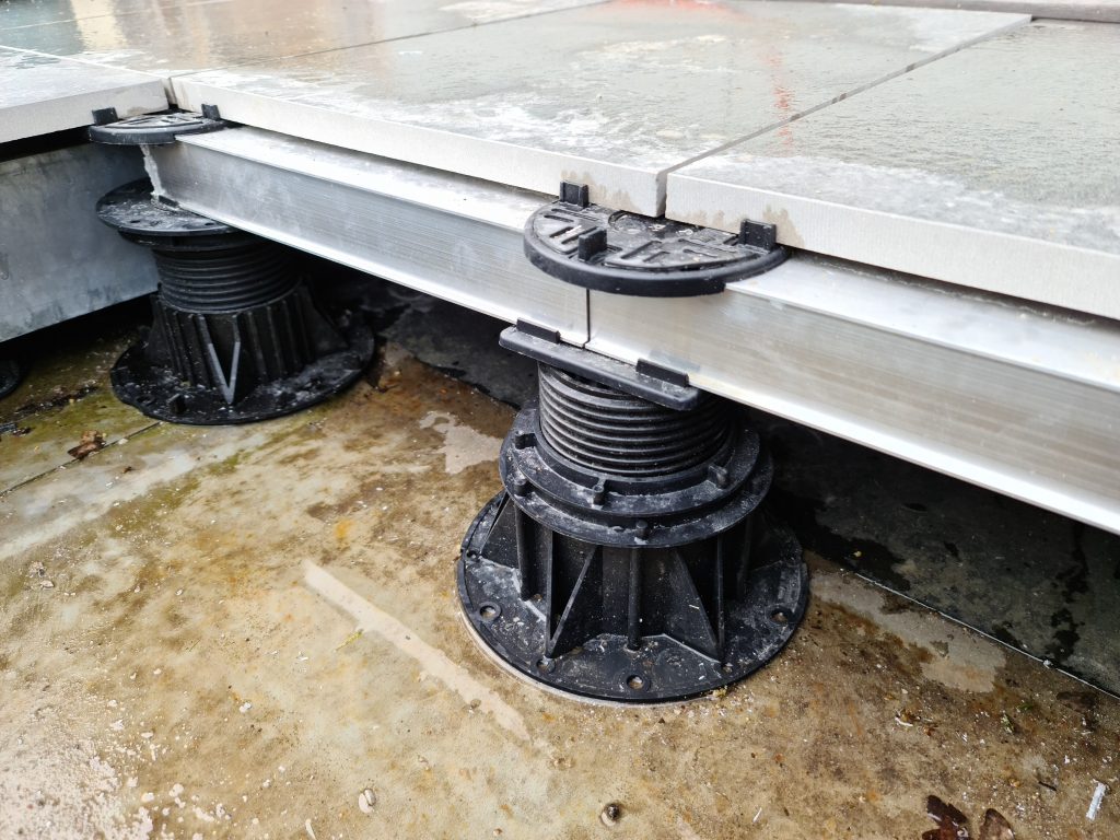 porcelain tile rail system - Wallbarn