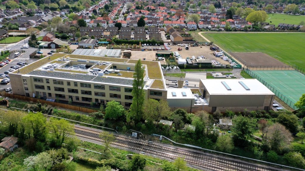 Turing-House-Wildflower-M-Tray-whole-roof - Wallbarn