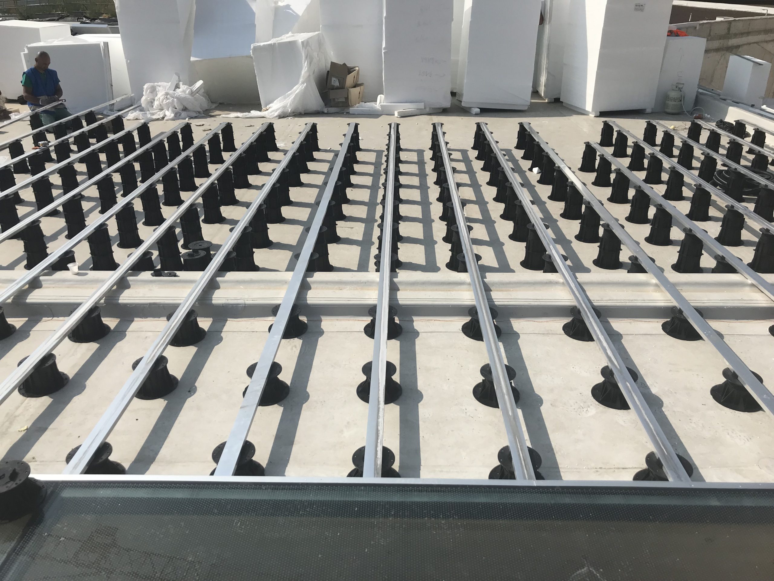 Rail system megapads substructure - Wallbarn