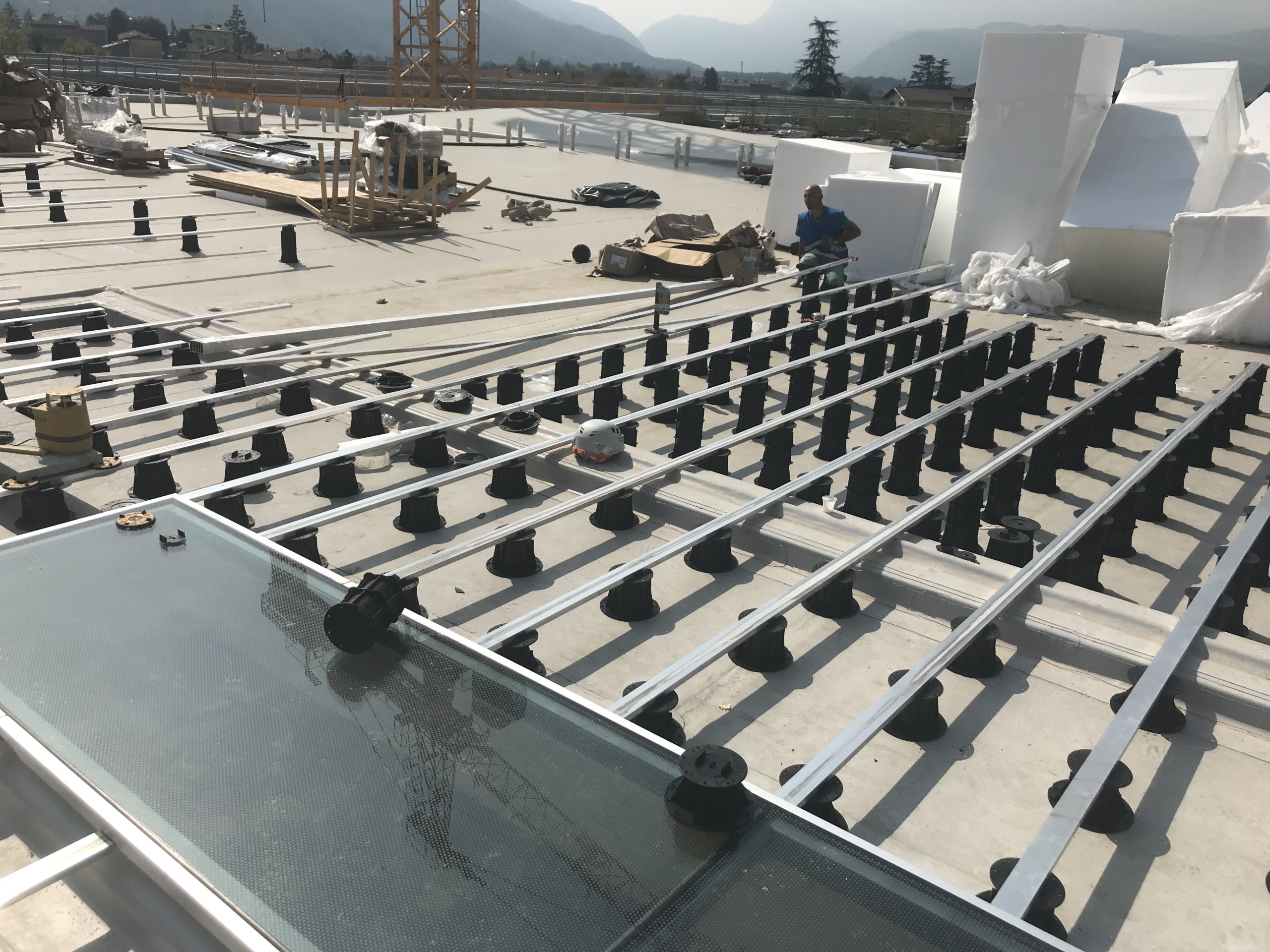 Rail system megapads with substructure - Wallbarn